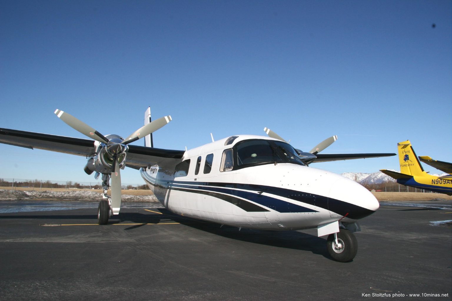 aero_commander_690B_aircraft_photo | 10Minas Blog